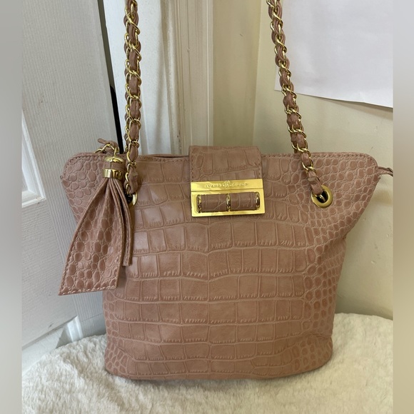 Ivanka Trump | Bags | Euc Ivanka Trump Croc Embossed Shoulder Bag ...
